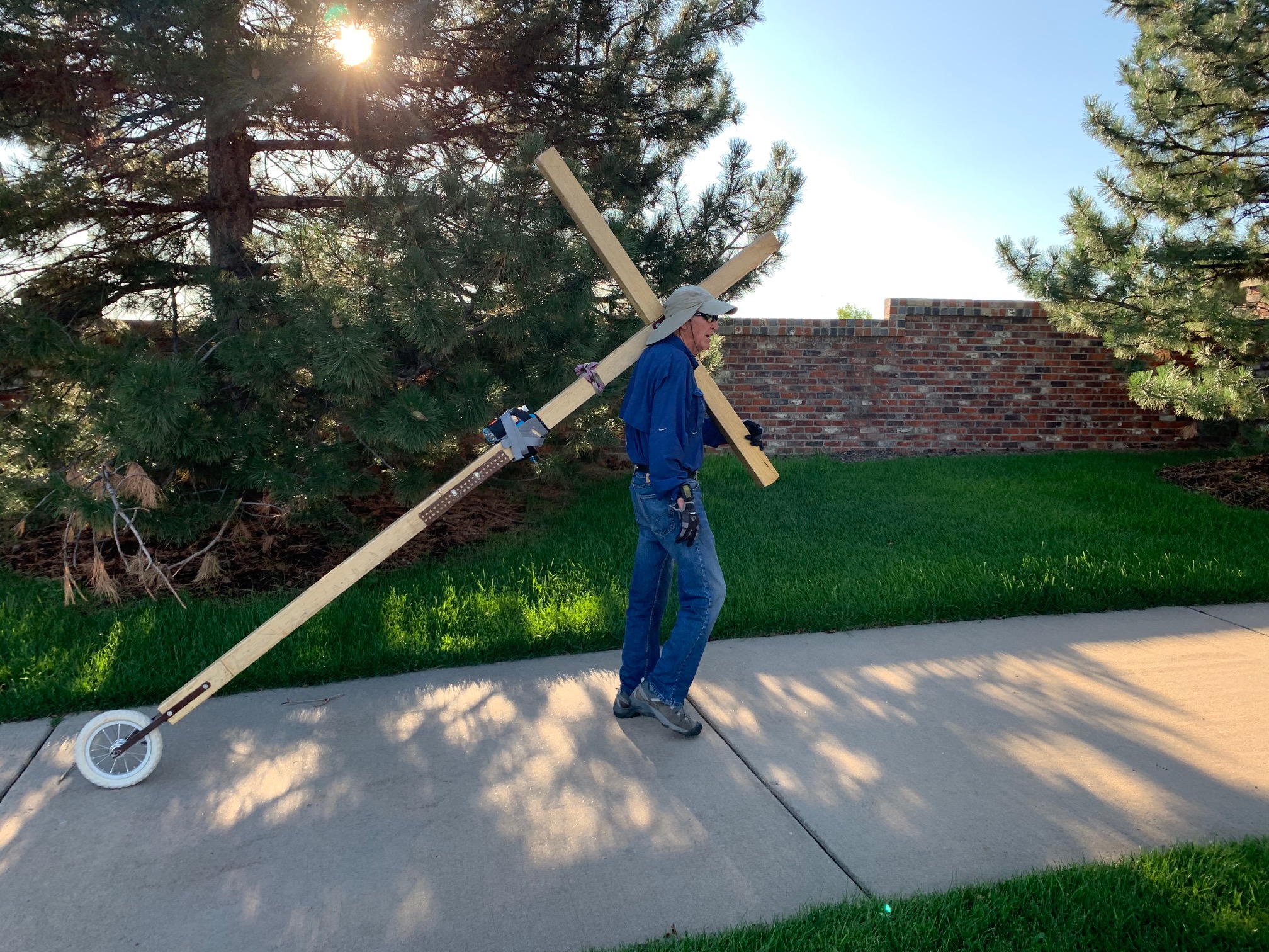 Arthur Blessitt sun and cross